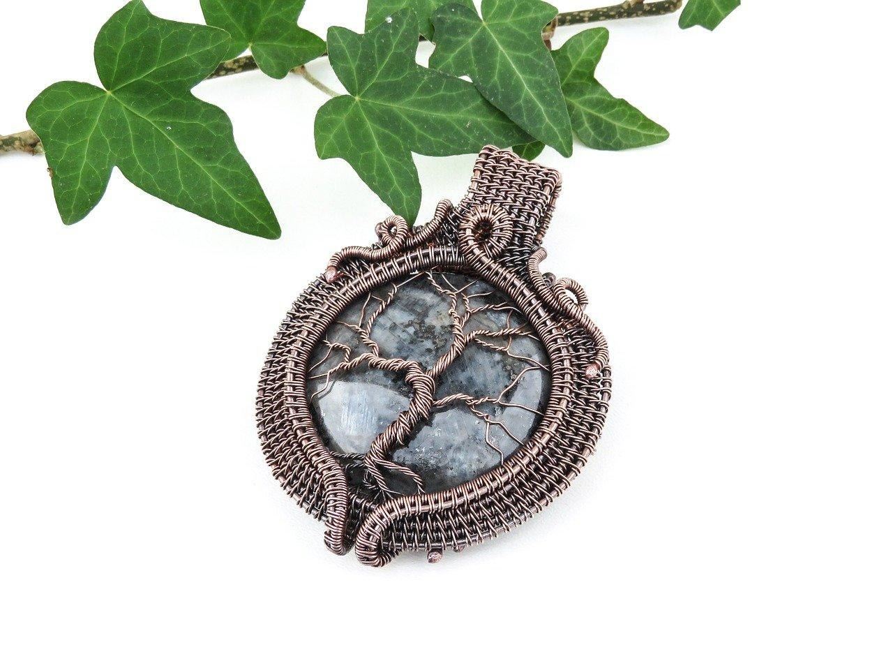 Choisir la medaille de bapteme ideale pour son filleul ou sa filleule